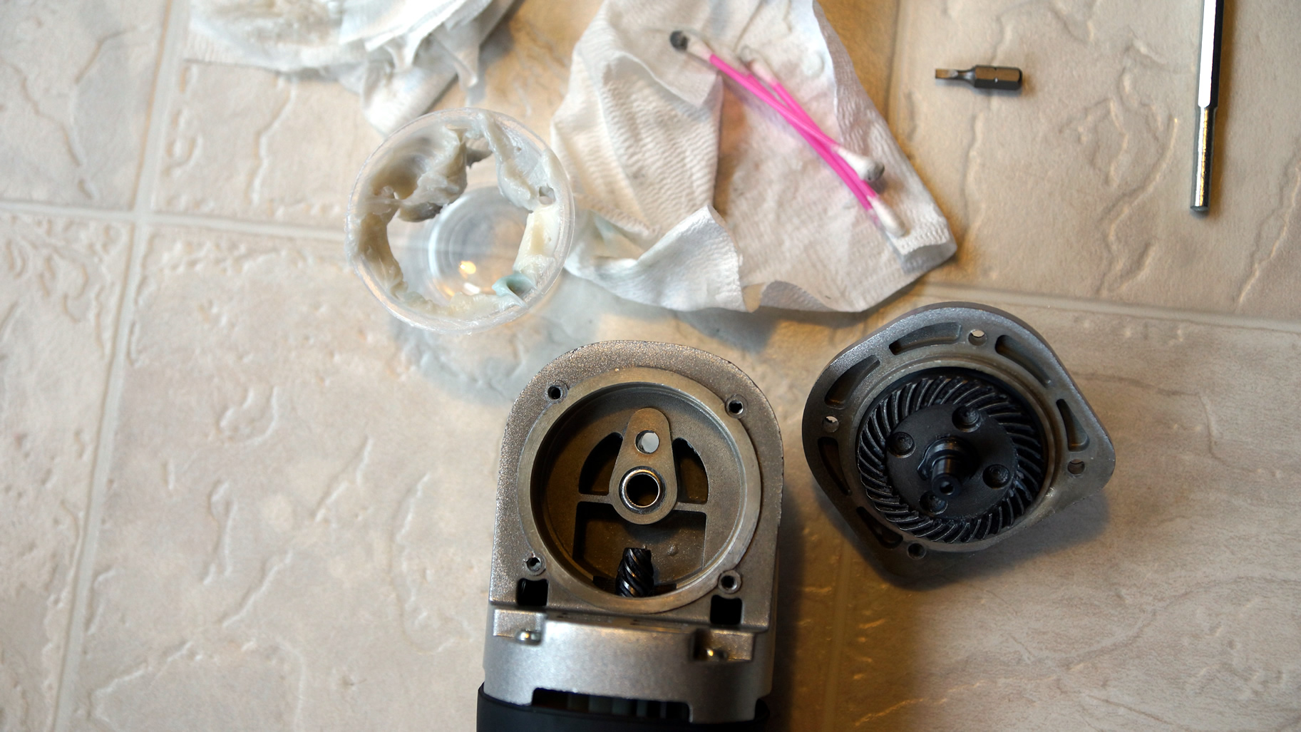 10 Steps to Replacing the Stock Grease in Harbor Freight DA Polisher