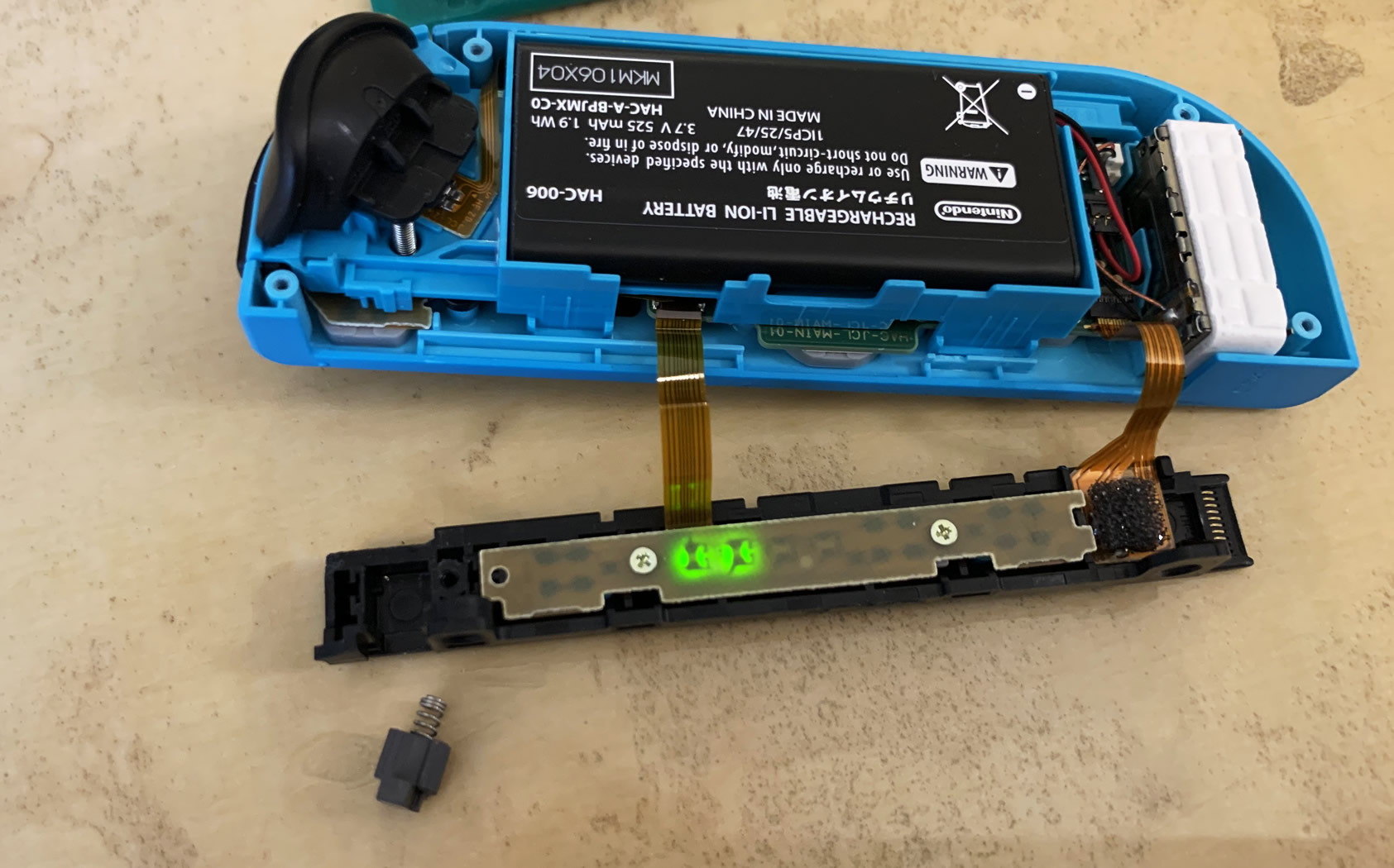 Replace Joycon’s Lock Buckle with Step by Step Photos