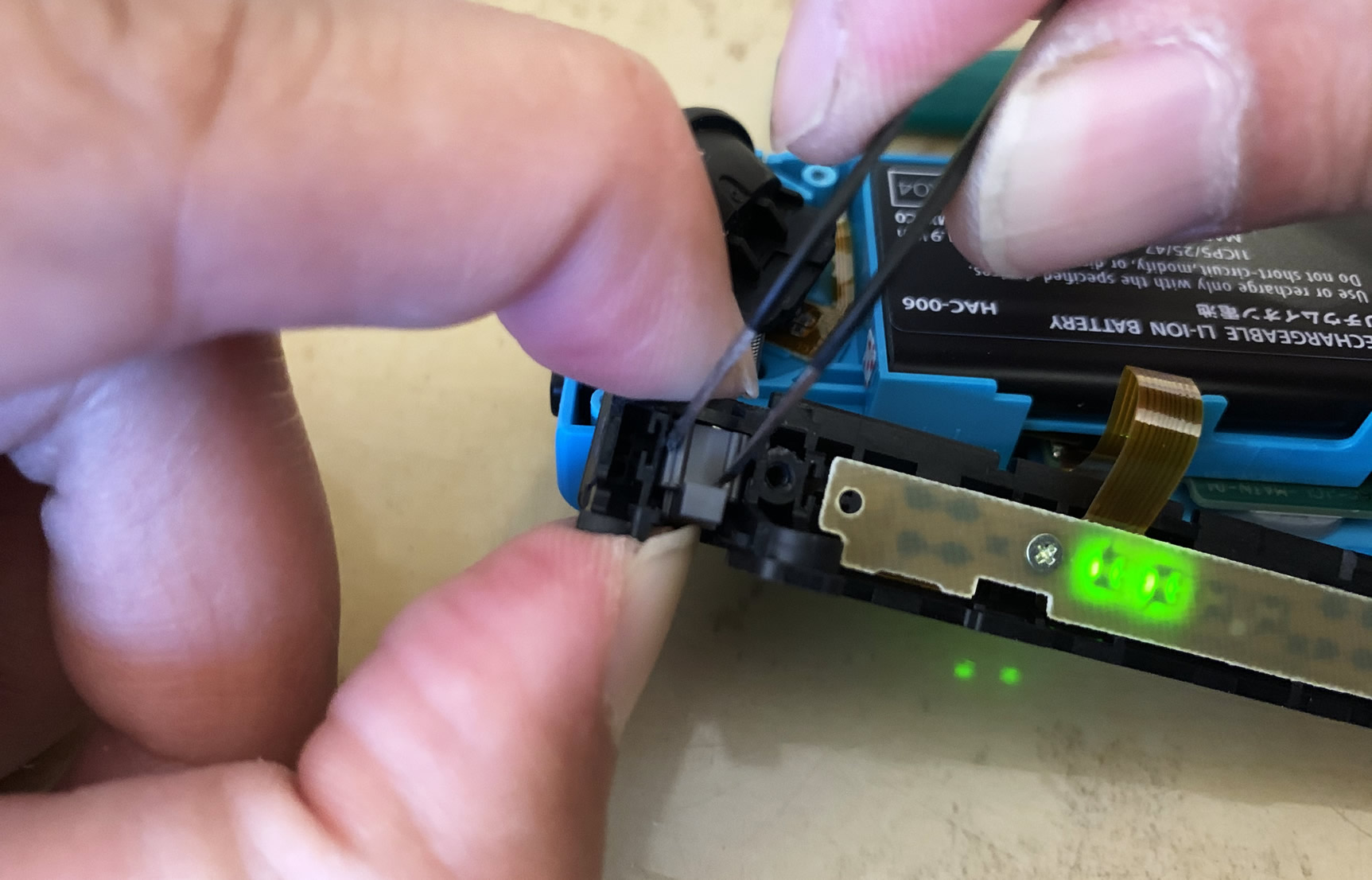 Replace Joycon’s Lock Buckle with Step by Step Photos